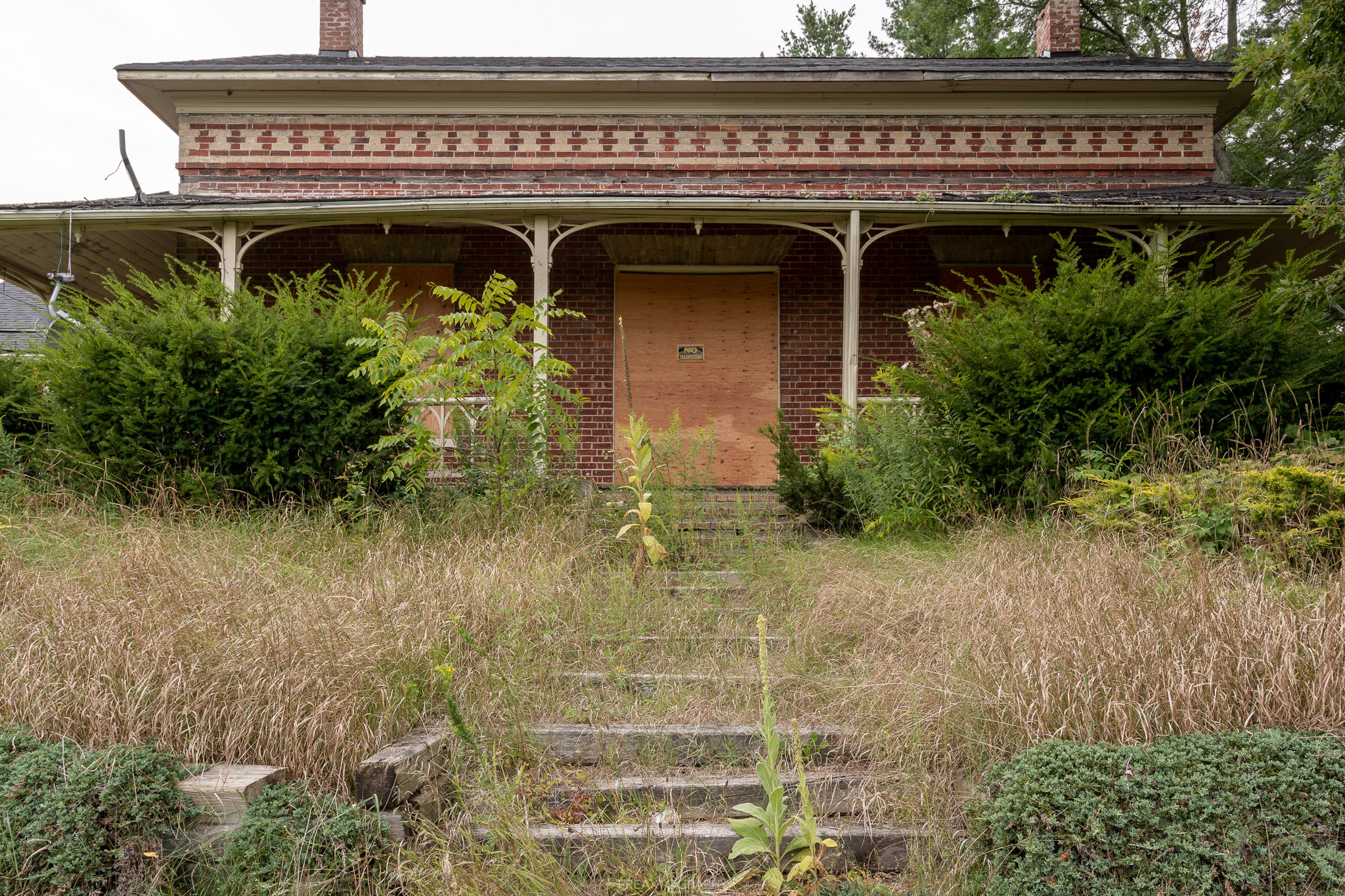 ABANDONED 1860 Built Classic Revival Heritage Farmhouse