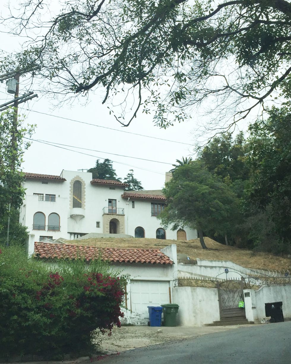 Deserted Houses with History So Unsettling It'll Make Your Toes Curl