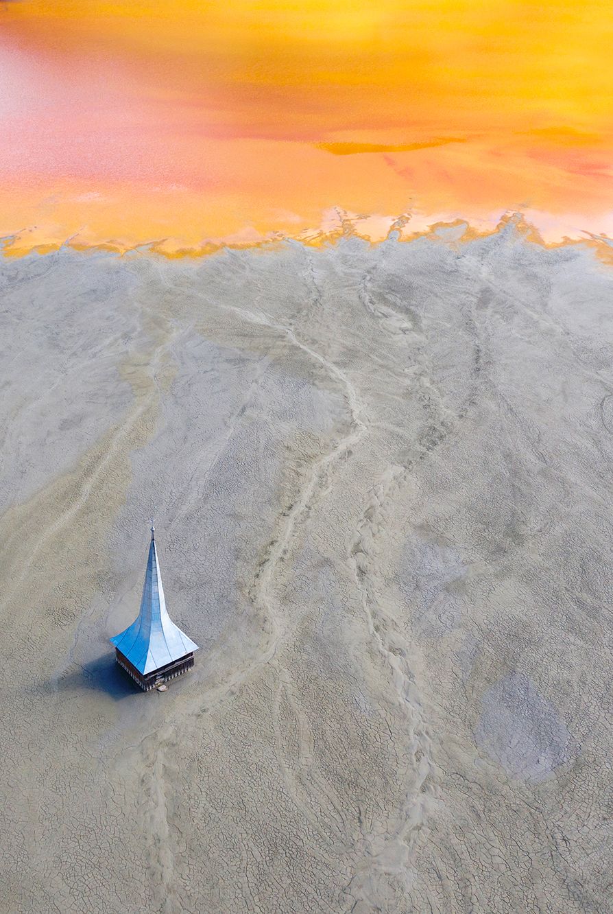 The World's Most Beautiful Deserted Locations - Bluekingo