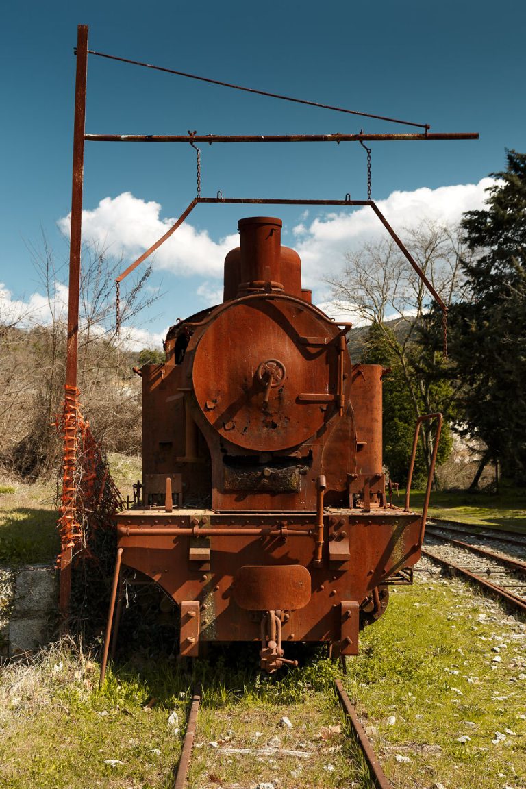 I Captured 15 eerie pictures of ghost trains that depict abandoned ...
