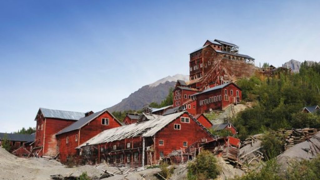 The World's Most Beautiful Deserted Locations - Bluekingo